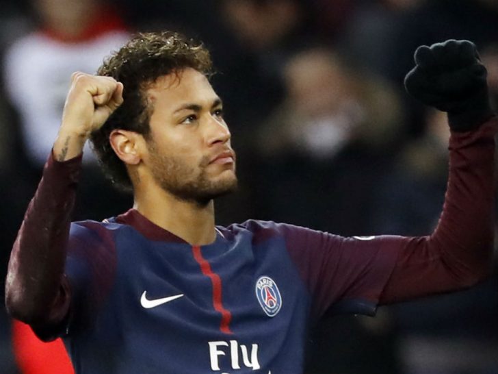 Neymar Posa Pelado Para As Lentes De Mario Testino | A Capa