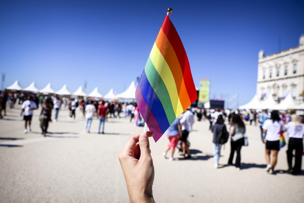 Multimilionários Impulsionam O Avanço Do Movimento LGBT: Uma Visão ...